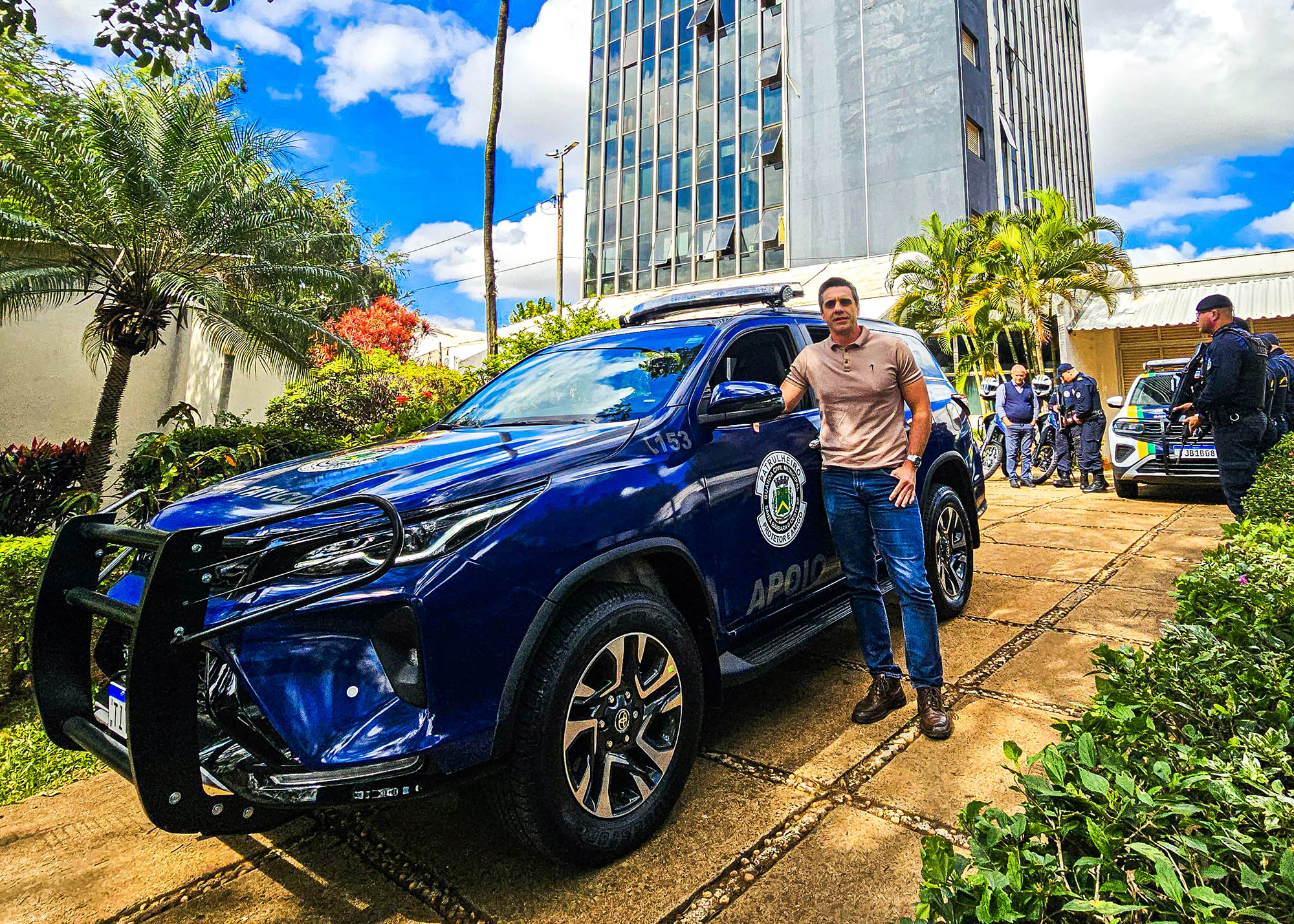 Prefeito Rafael Piovezan apresenta nova Toyota Hilux SW4 da Guarda ...